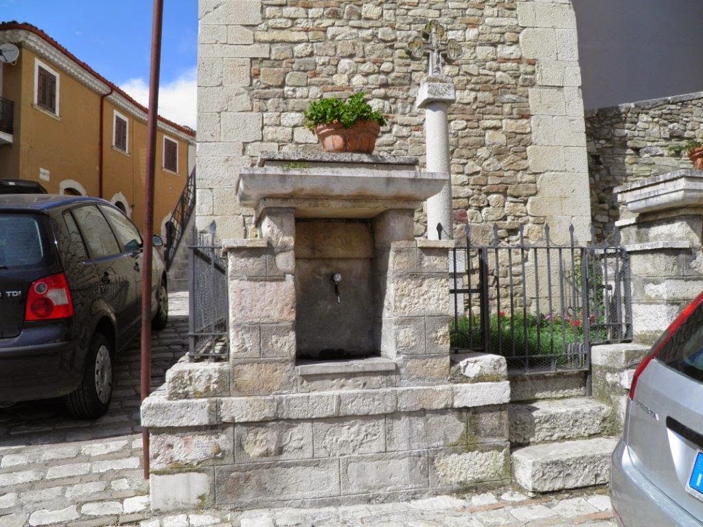 Tabernacoli italiani: Fossalto. Croce