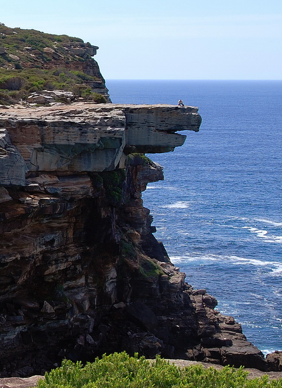 THE WORLD GEOGRAPHY: 10 Spectacular Overhanging Rocks