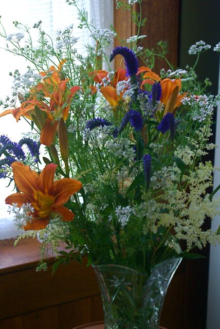 Canoe Corner: Daylily Bouquets