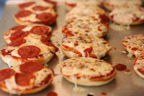 Fun & Creative Baking Ideas: Healthy Mini Pizzas