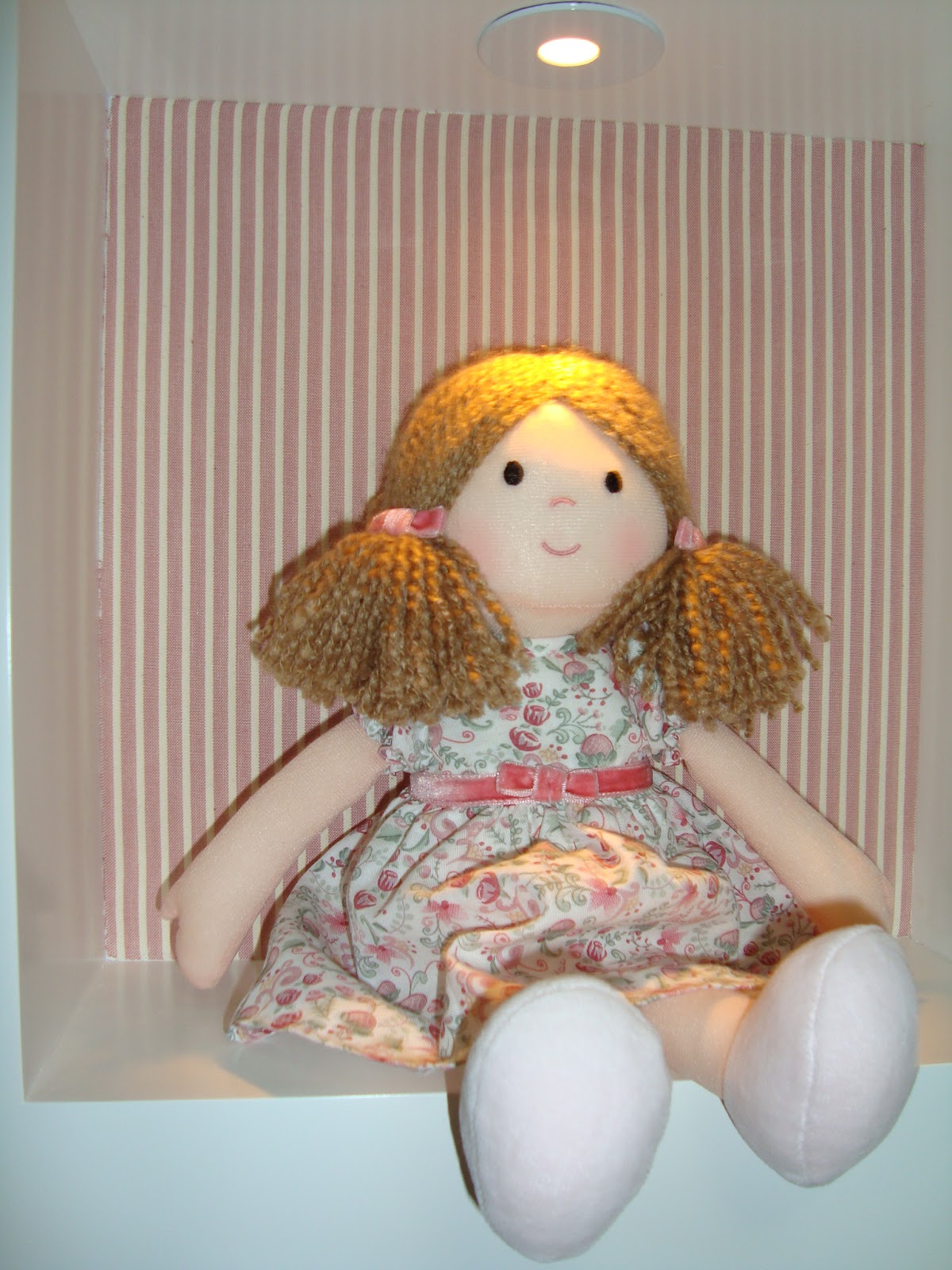 Meninas do Pano: Quarto bebê - tecido listrado aplicado na parede