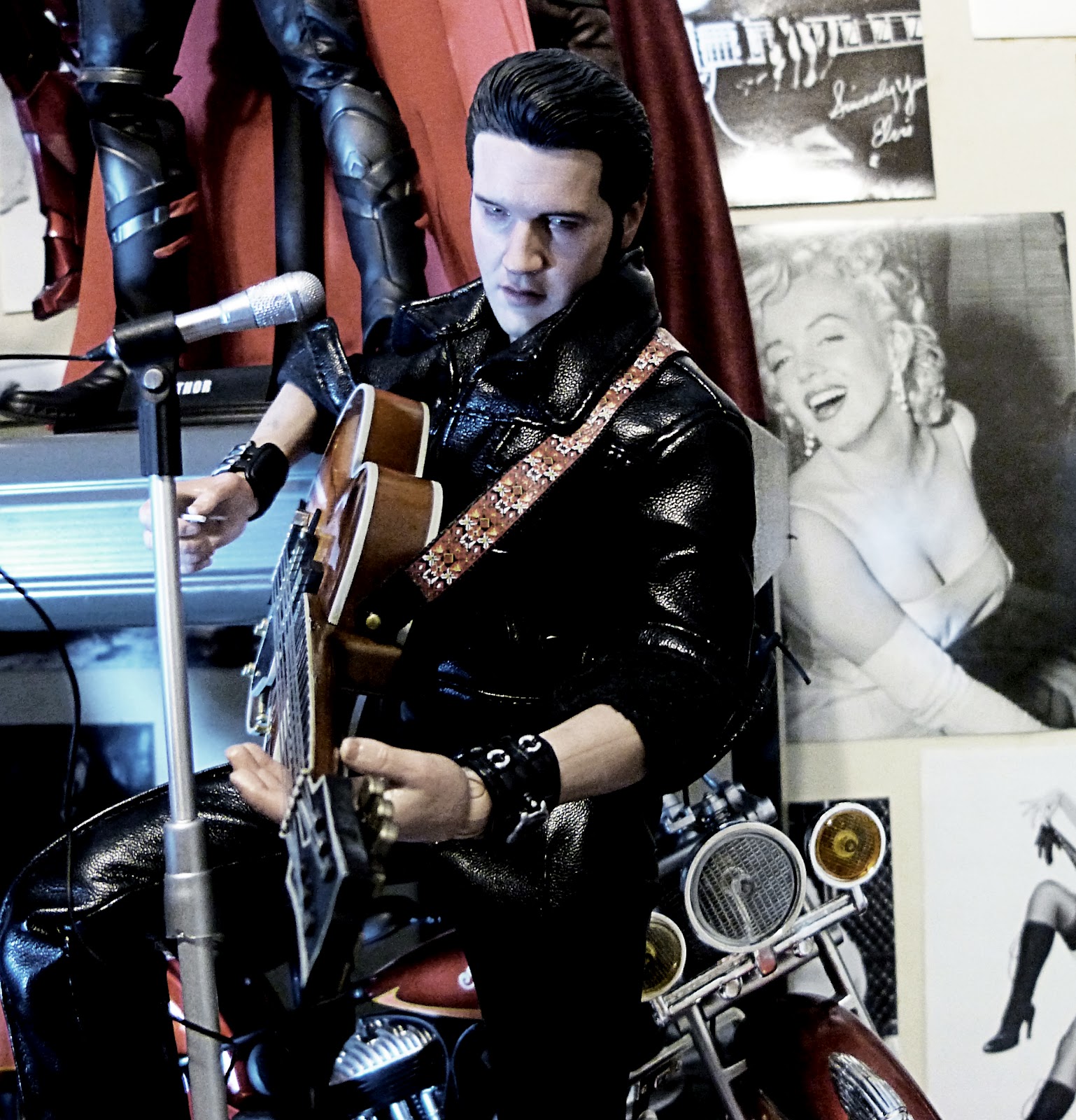 Tiny Creatures: Elvis Presley ´68 Comeback Special - Enterbay