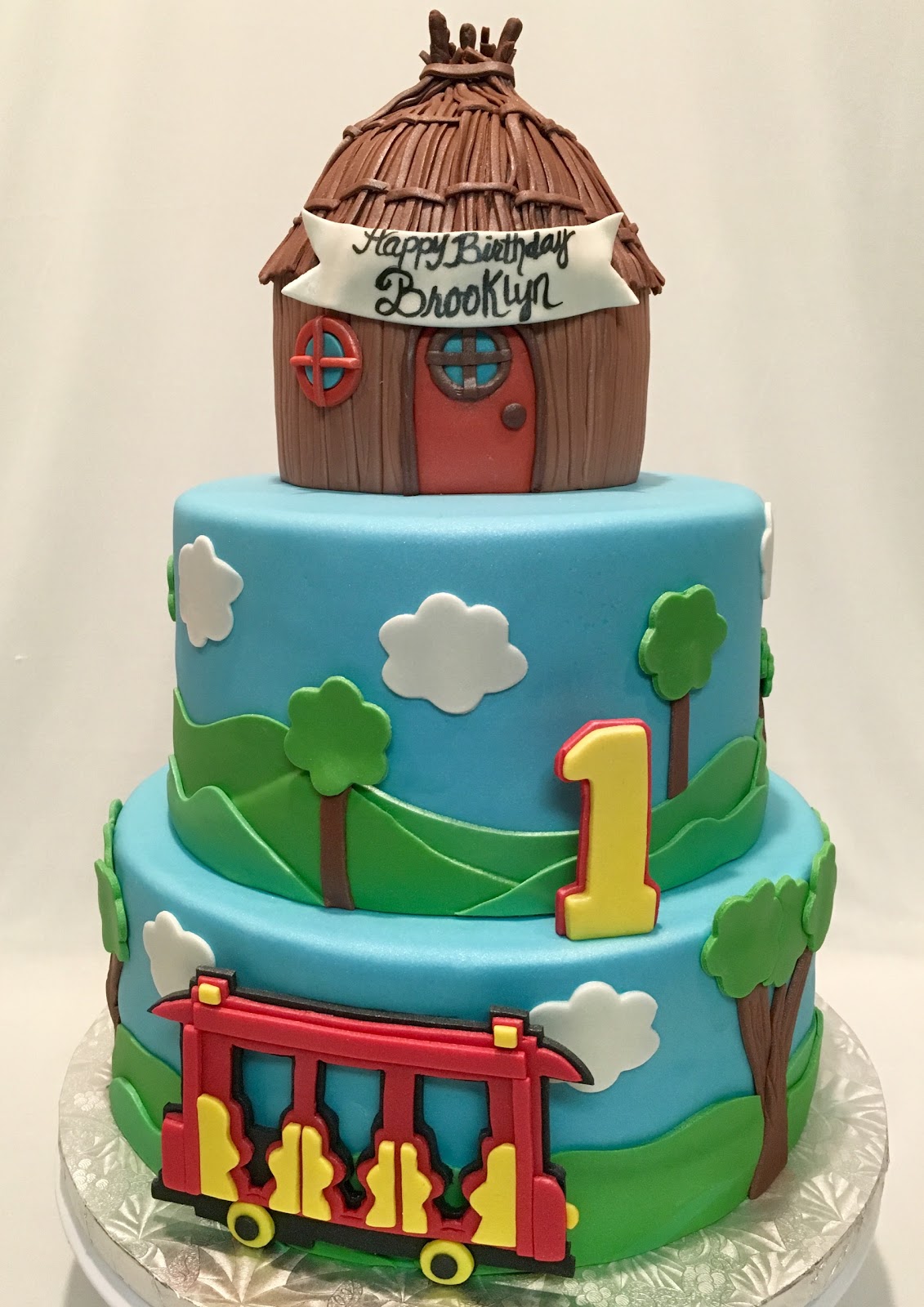 MyMoniCakes: Daniel the Tiger cake with trolley and Daniels house