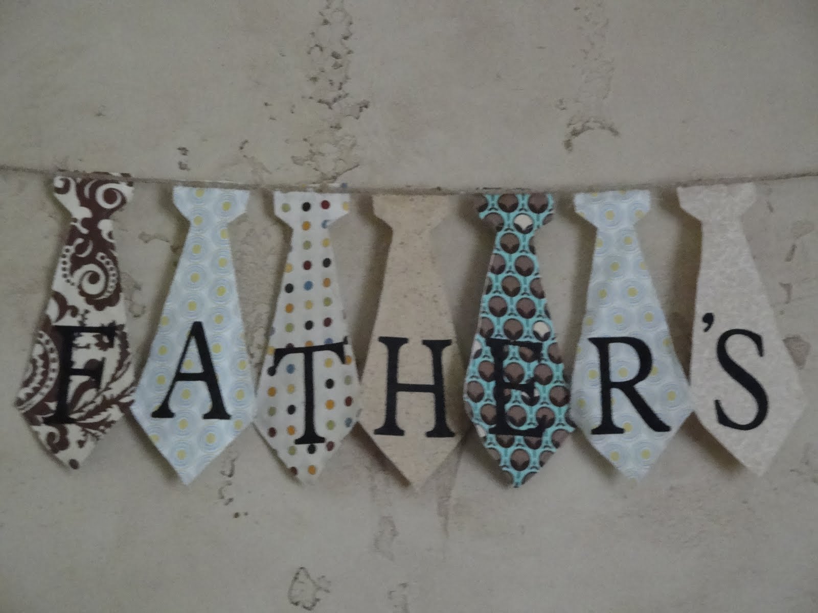 Chick-a-Do: Father's Day Tie Banner and Gift