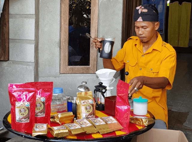 Menikmati Kopi Liberika Jambi di Pagi Hari - Pusat Oleh - Oleh ...