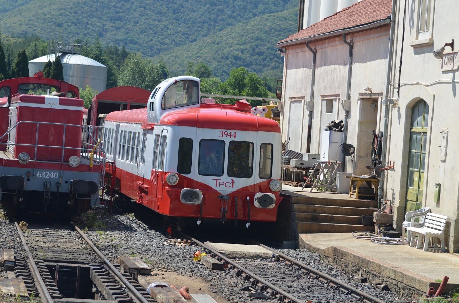 ESCAPADAS CON RAILES.TODAS MIS EXPERIENCIAS VIAJERAS: EL TREN ROJO (LE ...