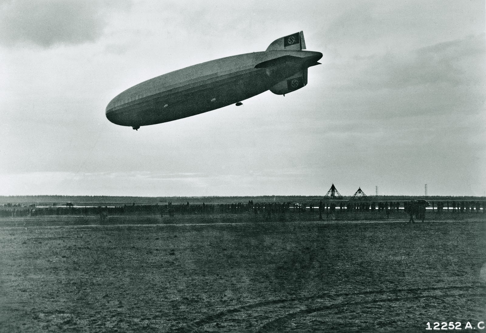 HISTORY - Traveling with airliner LZ 129 HINDENBURG was the most ...