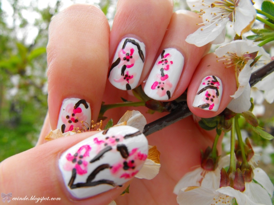 Asia Series - Sakura Nails | Cherry Blossom Nail Art | Evinde's Blog
