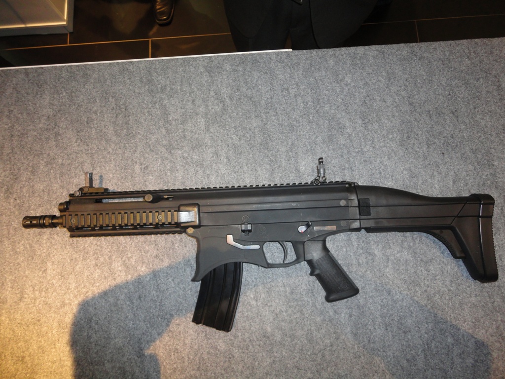 Assuntos Militares: FUZIL TAURUS MODELOS ART 556 E CT 556