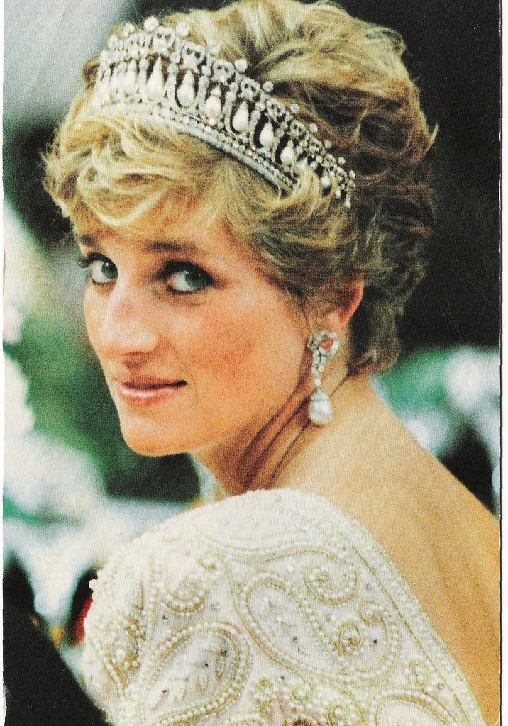 HRH Princess Diana of Wales - A Girl's Fancies | Beauty, Fashion and ...
