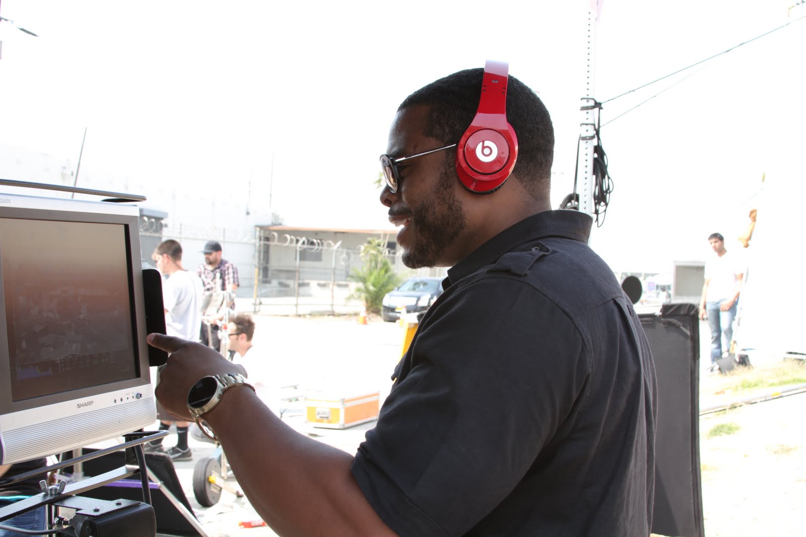 new world videos: Benny Boom Wearing Red "Beats By Dre"