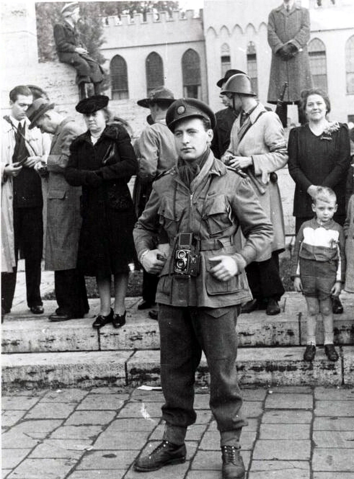 World War II Pictures In Details: British War Correspondent in Holland ...