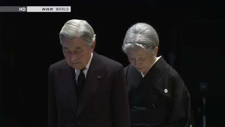 Kimonos y otras cosas interesantes.: Mofuku en memoriales.