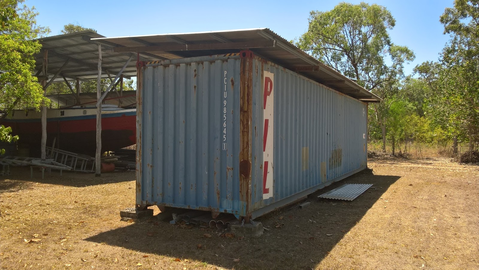 Wylo yard: Shed extension #5 (Container roof)