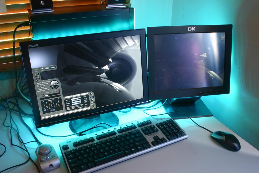 Perbedaan monitor LCD dan LED | Berbagi Itu Baik