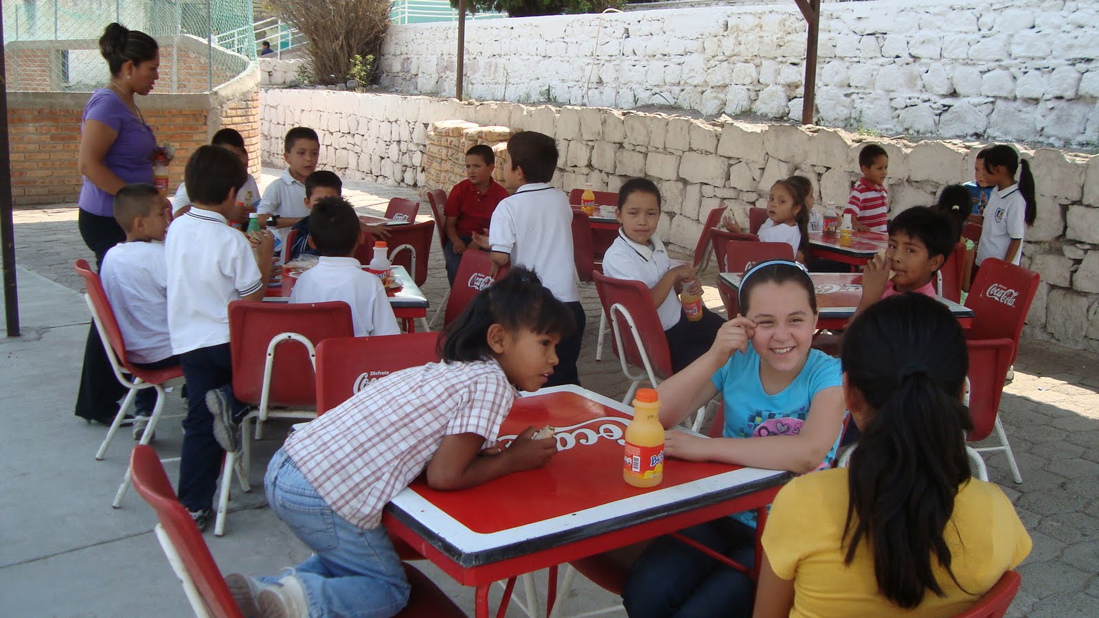 LOS NIÑOS A LA HORA DEL RECREO ~ ESCUELA PRIMARIA PROFR "BENITO ACOSTA"