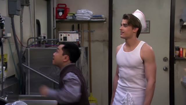 ausCAPS: Austin Falk shirtless in 2 Broke Girls 4-19 "And The Look Of ...