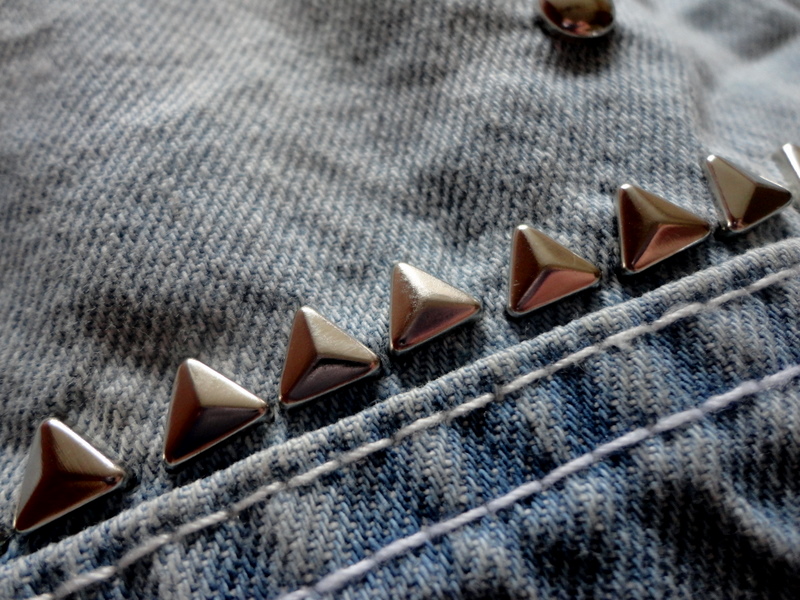 followthatblondgirl: DIY: DENIM WITH STUDS