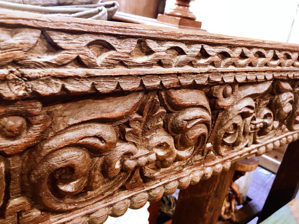 .: Large Hand Crafted Wooden Carved Bench