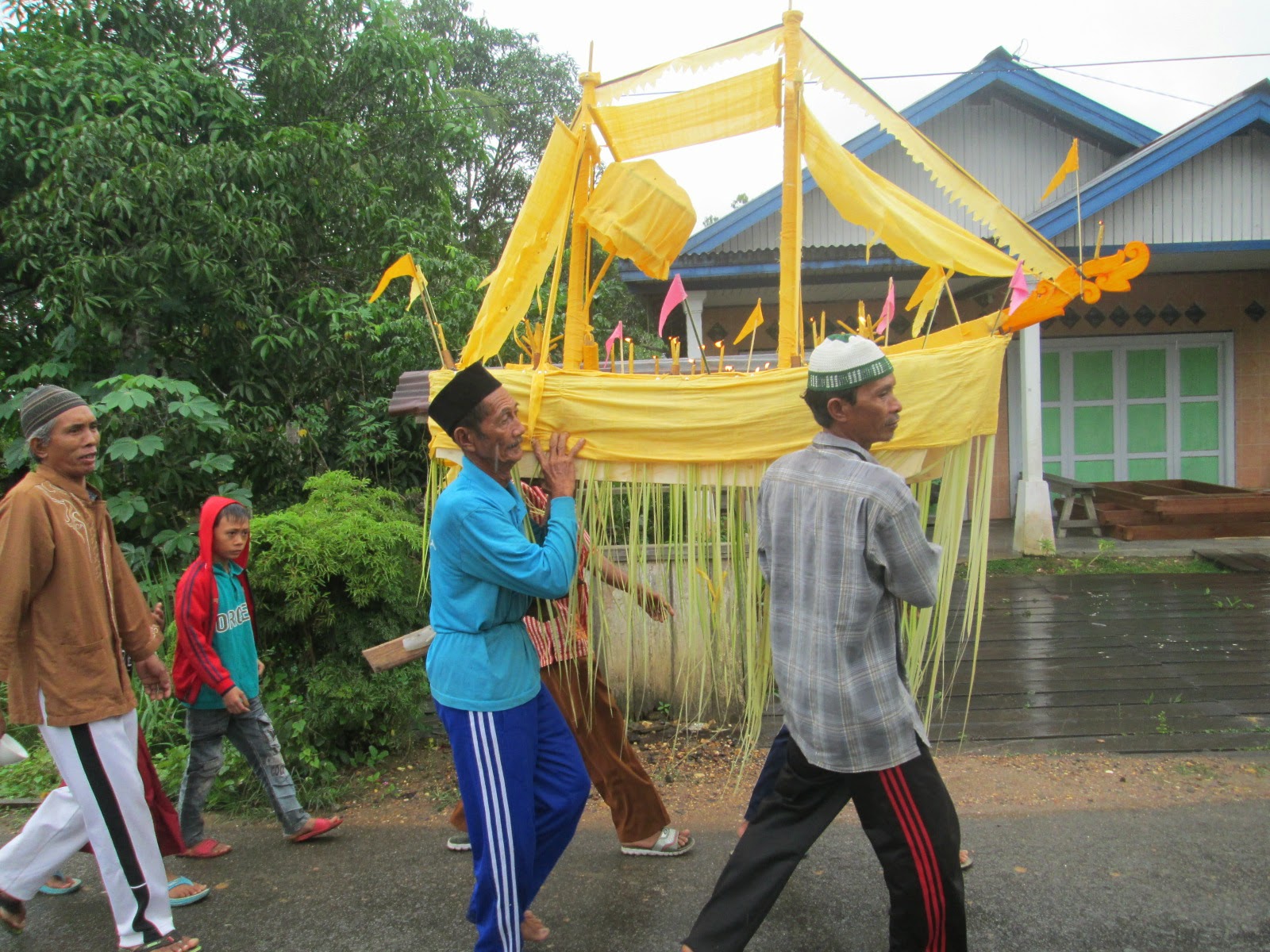 Adat dan Ritual Kampung Bebanir Bangun "Bagawai Uwat" - Seputar Berau