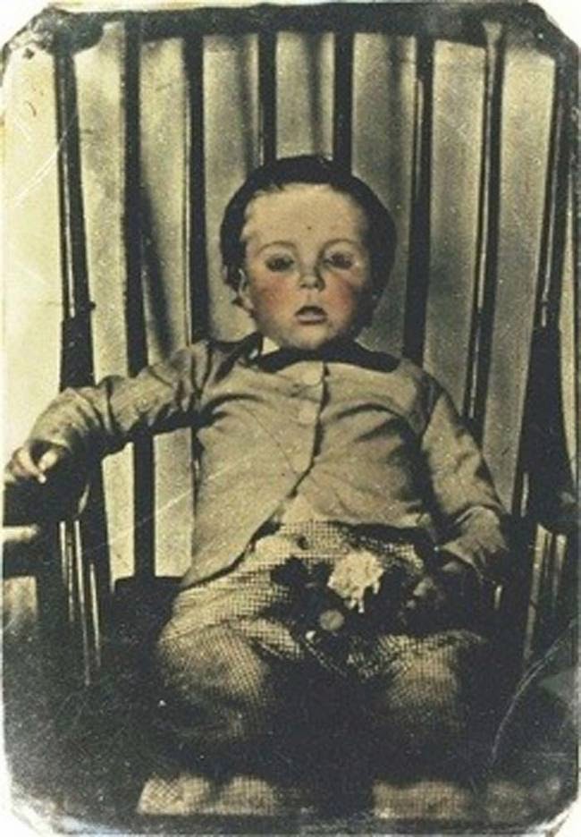 21 Victorian Era Post-Mortem Photos Prove How Creepy The Past Used To ...