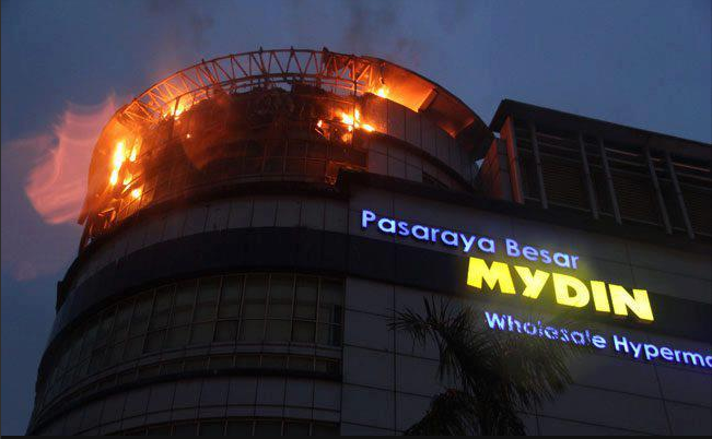 ctnhoney: Gambar Pasar raya Mydin Terbakar-Rugi RM5 Juta
