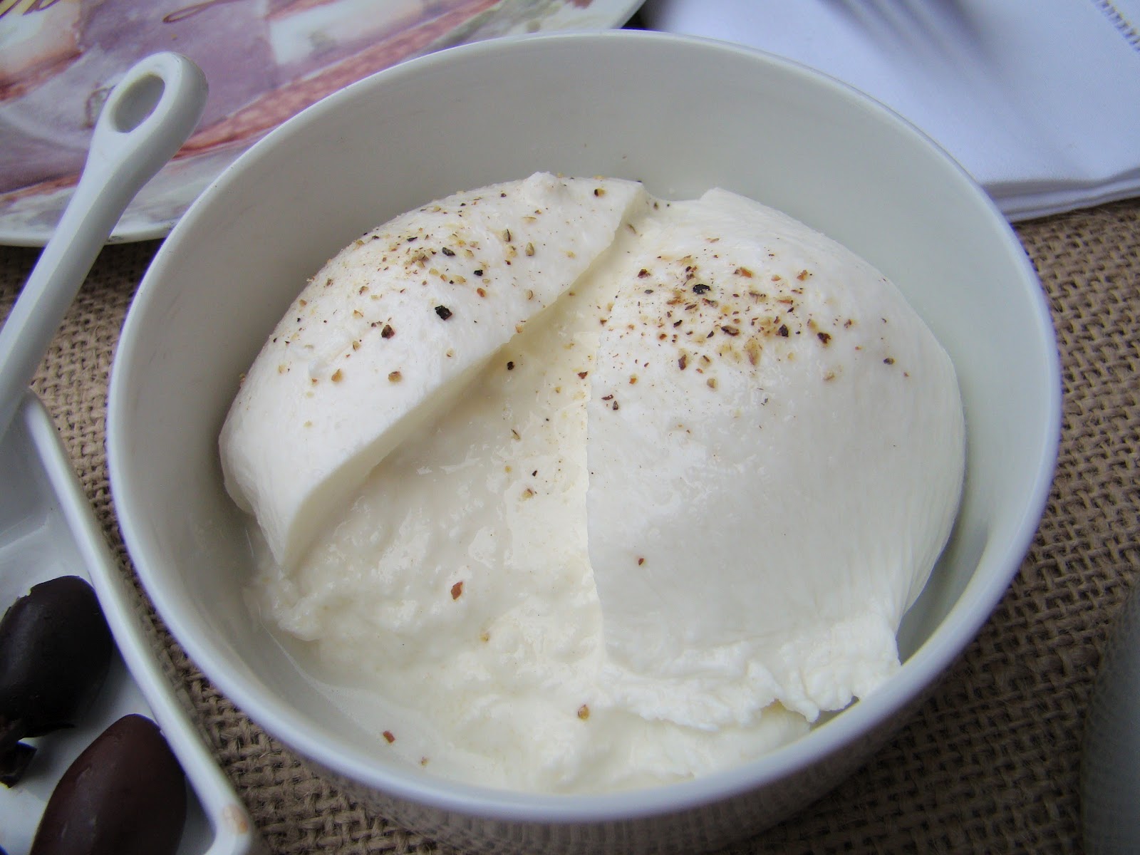 Only in Italy do you get an entire ball of mozzarella : r/food
