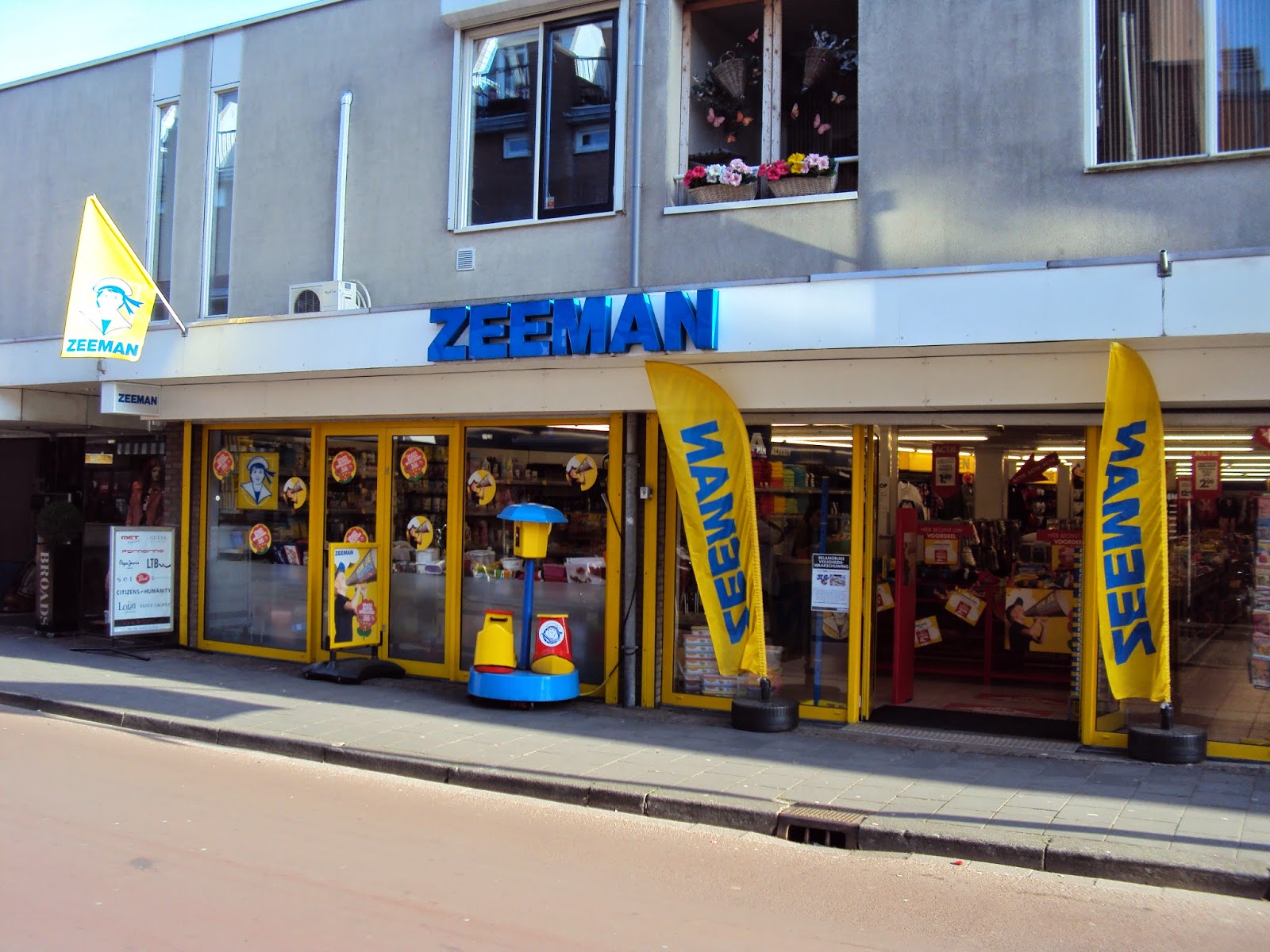 Moesker's Moestuin: Zeeman gaat met z´n tijd mee