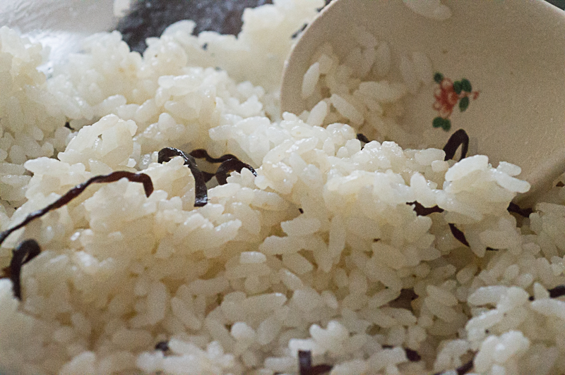 ข้าวปั้นใส่ชิโอะคอมบุ (Shio Kombu Onigiri) - Nipponkitchen