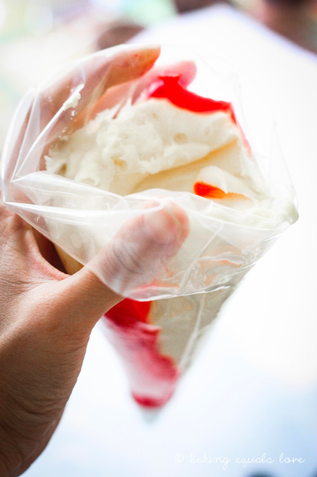 baking = love: New skills and how to pipe two toned frosting swirls