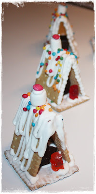 ♥ ElbeGlück ♥: Zuckersüßes............DIY Kekshäuschen, Dominozüglein