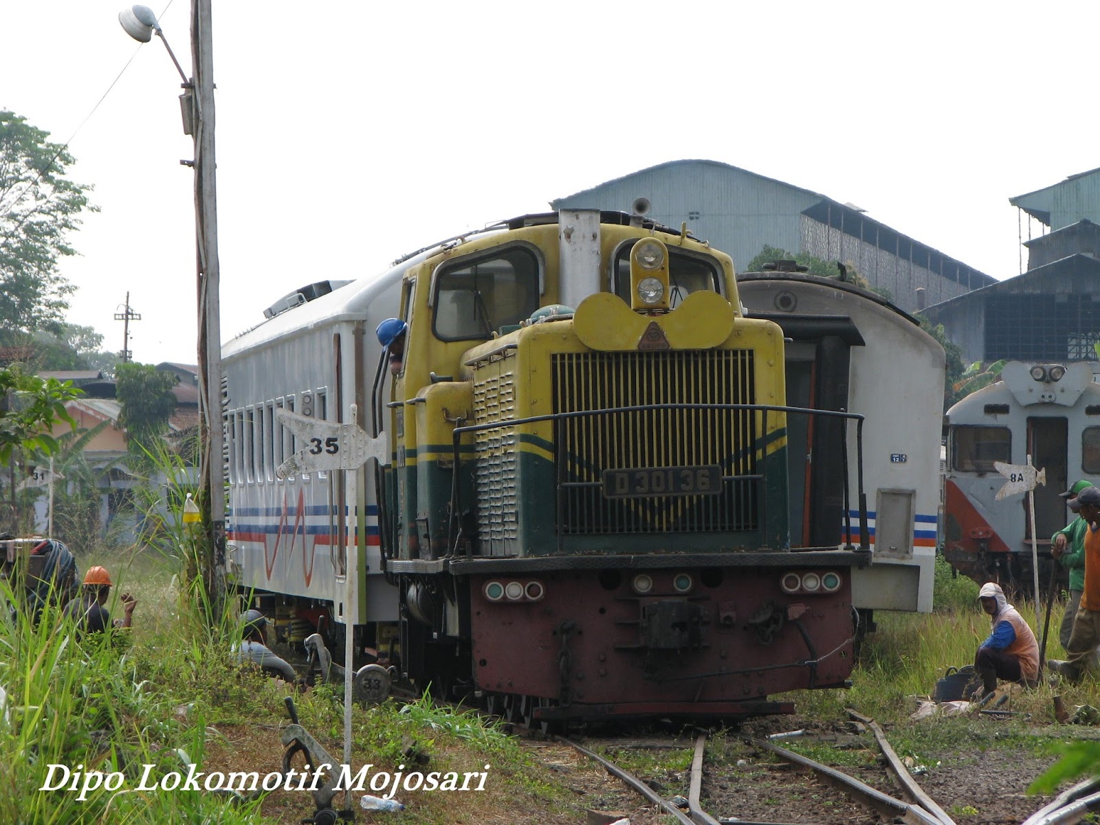 Kereta Api Indonesia: Melihat Langsiran Lokomotif D301 44 di Balai Yasa Pengok Yogyakarta (Foto ...