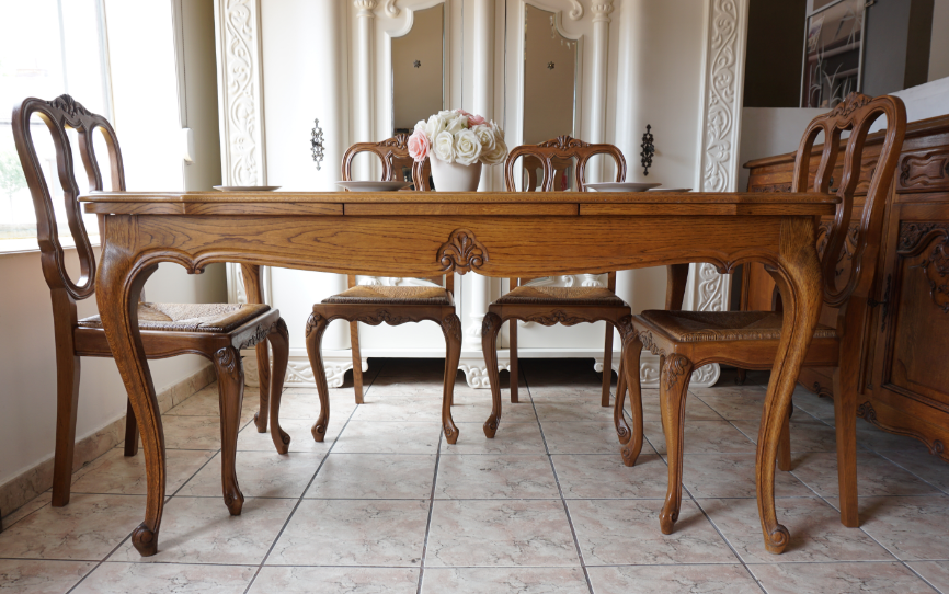 Modern Antyki: Stół ludwikowski