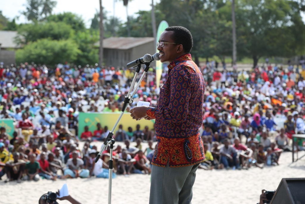 MEYA JERRY SILAA ATEKELEZA AHADI ALIZOZITOA JIMBO LA UKONGA | Okandablogs