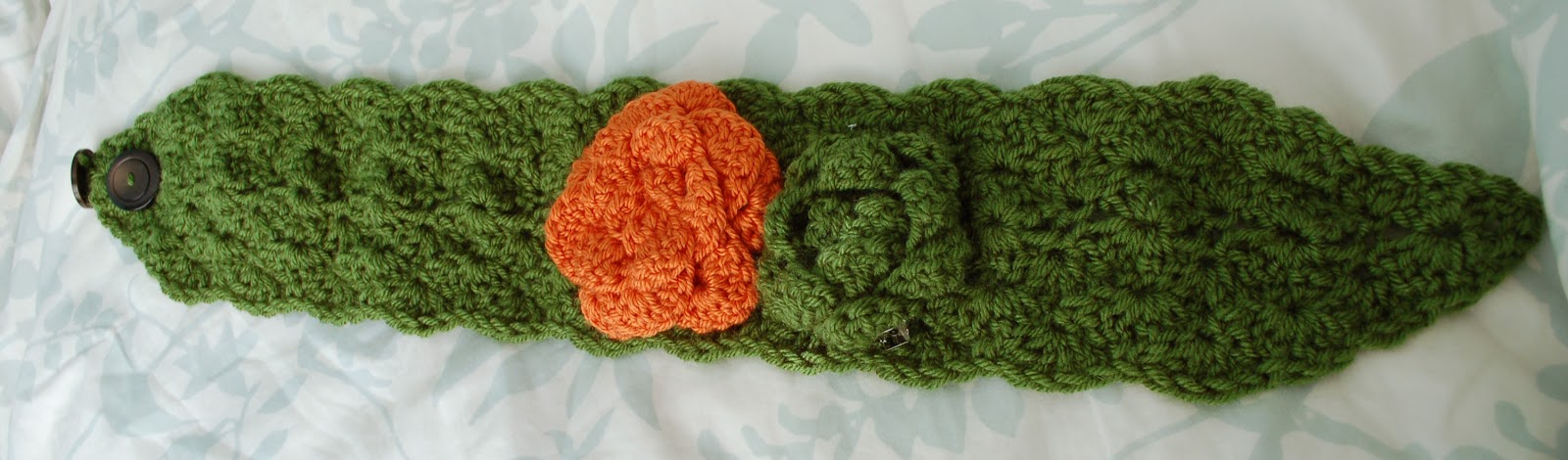 Alli Crafts: Free Pattern: Lacy Shells Earwarmer - Adult