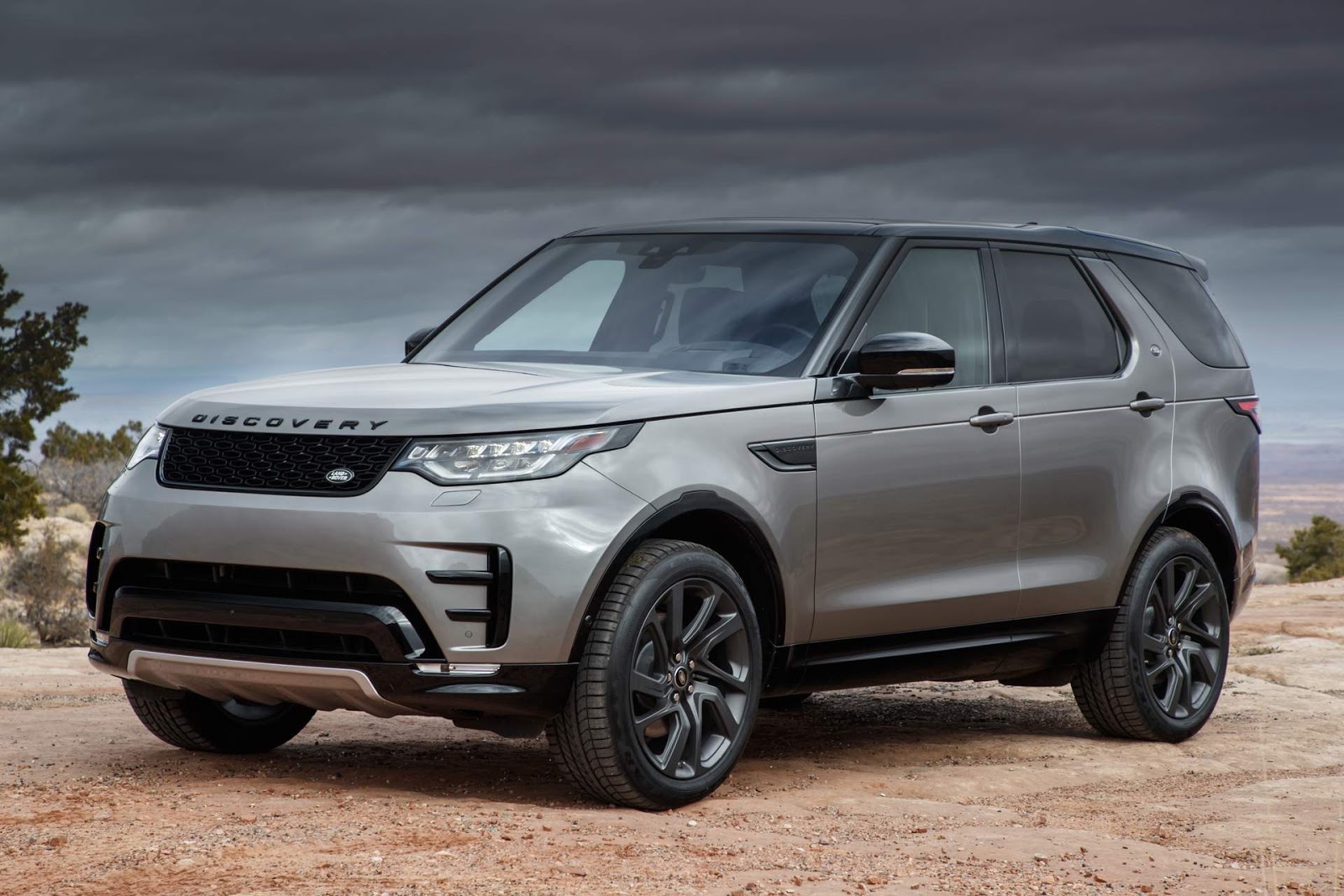 Land Rover Discovery tem novo motor e + segurança