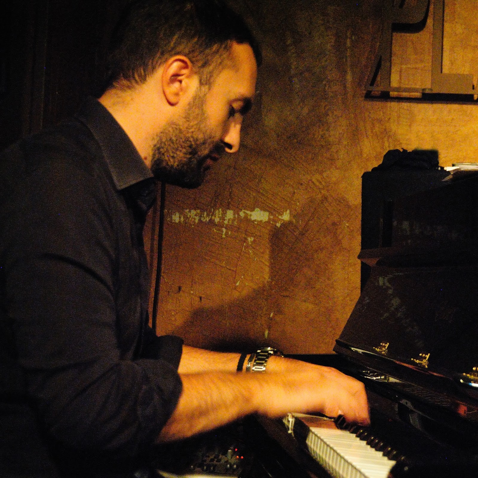 El Plaza Jazz Club: Sábado 27 Andrea Rea Trío a las 22:00 h.