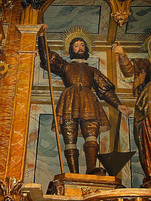 Indumentaria y costumbres en la España: EL SAYO de hombre, SAYUELO, SAYÓN