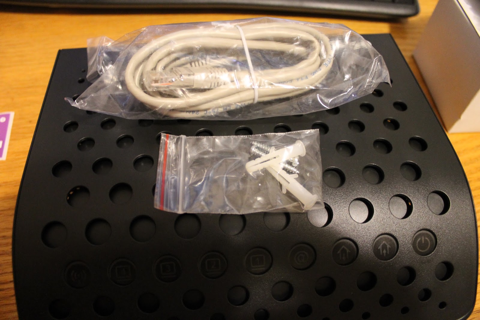 Tecnología, Scene, Gadgets,etc...: [Unboxing] Router ONO Hitron Technology