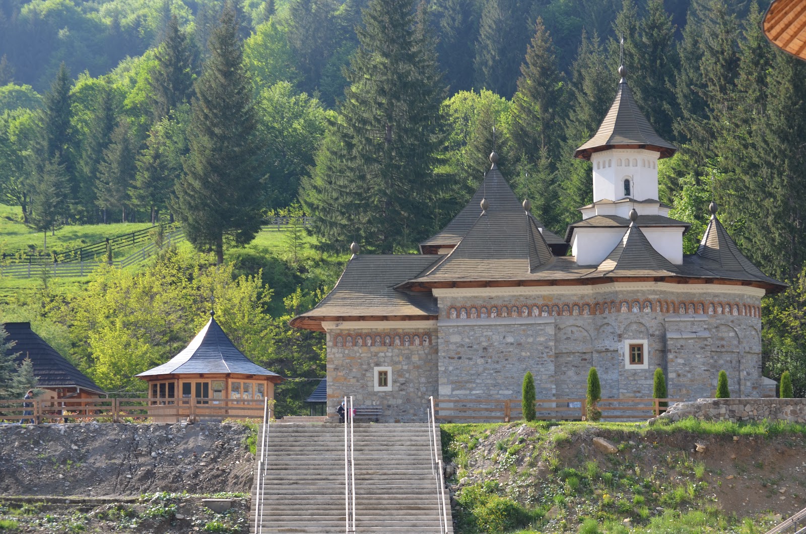 Fotografii din vacanta: Manastirea Putna, Sihastria Putnei, Chilia ...