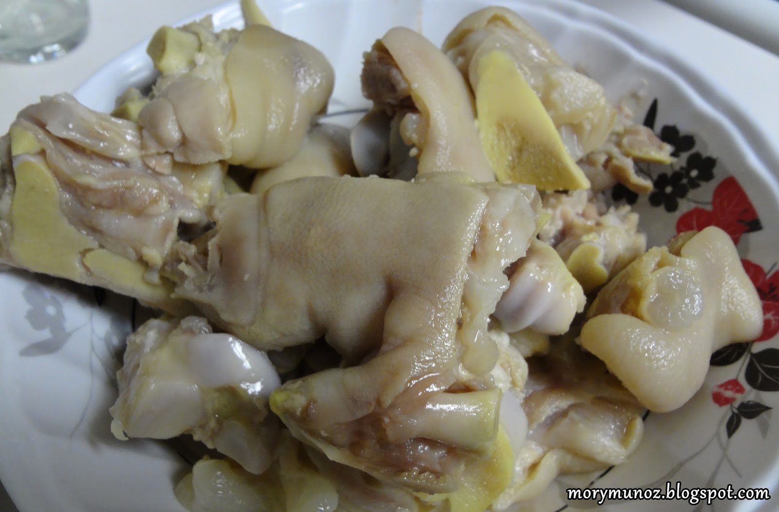 Recetas de cocina con Mory: Patas de puerco capeadas en salsa roja
