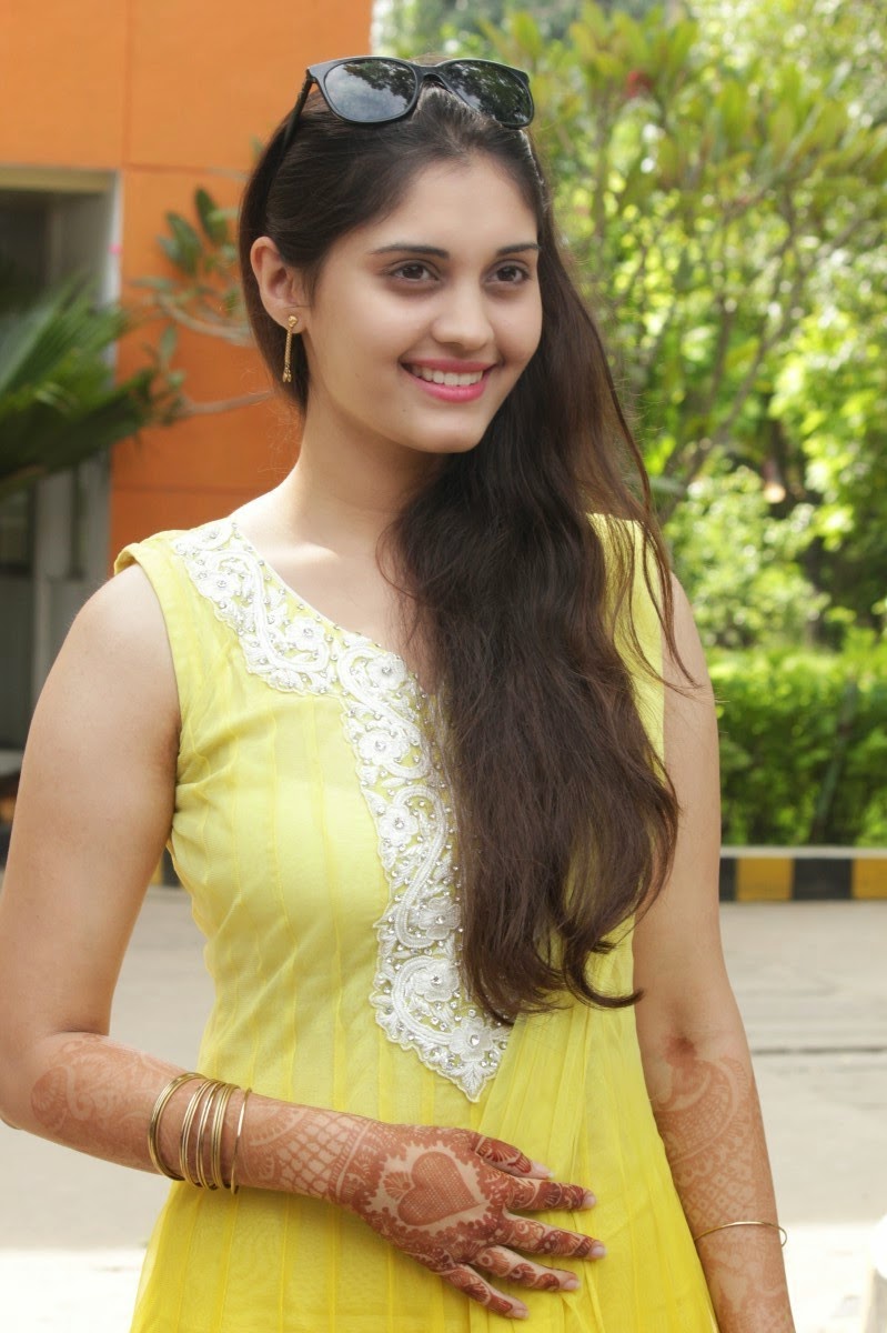 Bollywood Actresses Pictures Photos Images: Kollywood Actress Surabhi ...