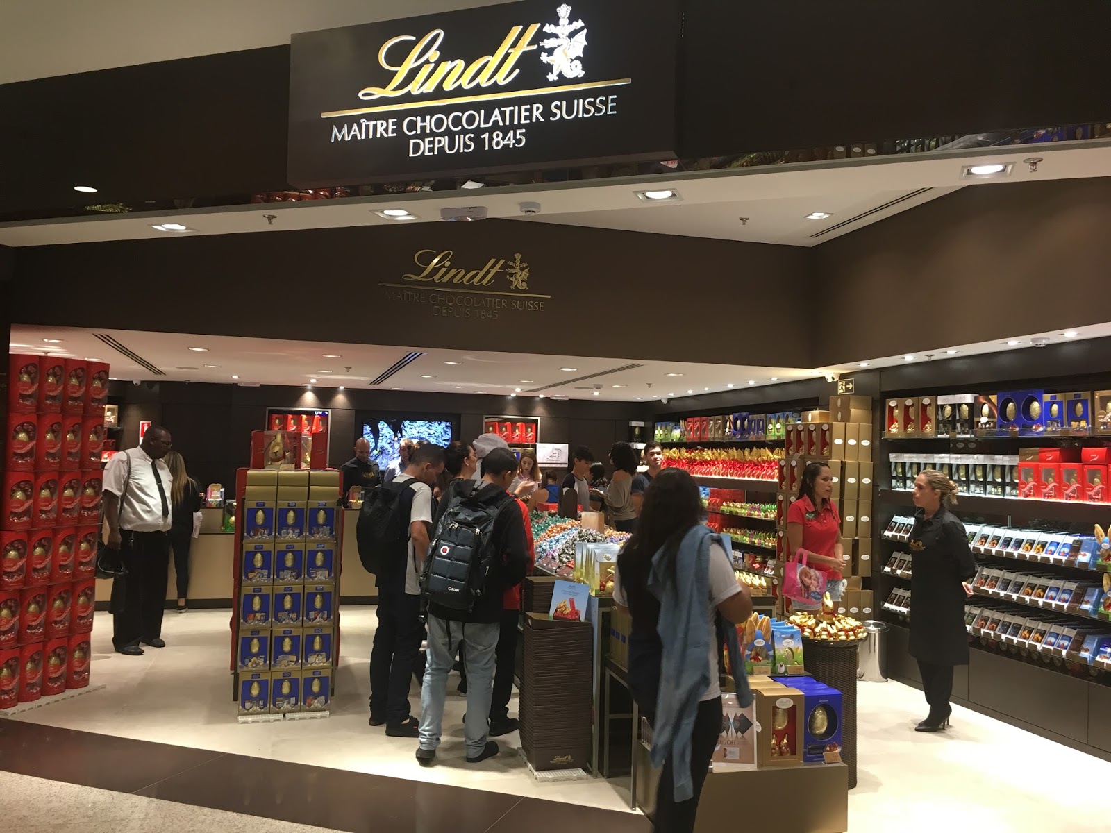 Falando de Varejo: Lindt inaugura unidade do Norte Shopping com ...