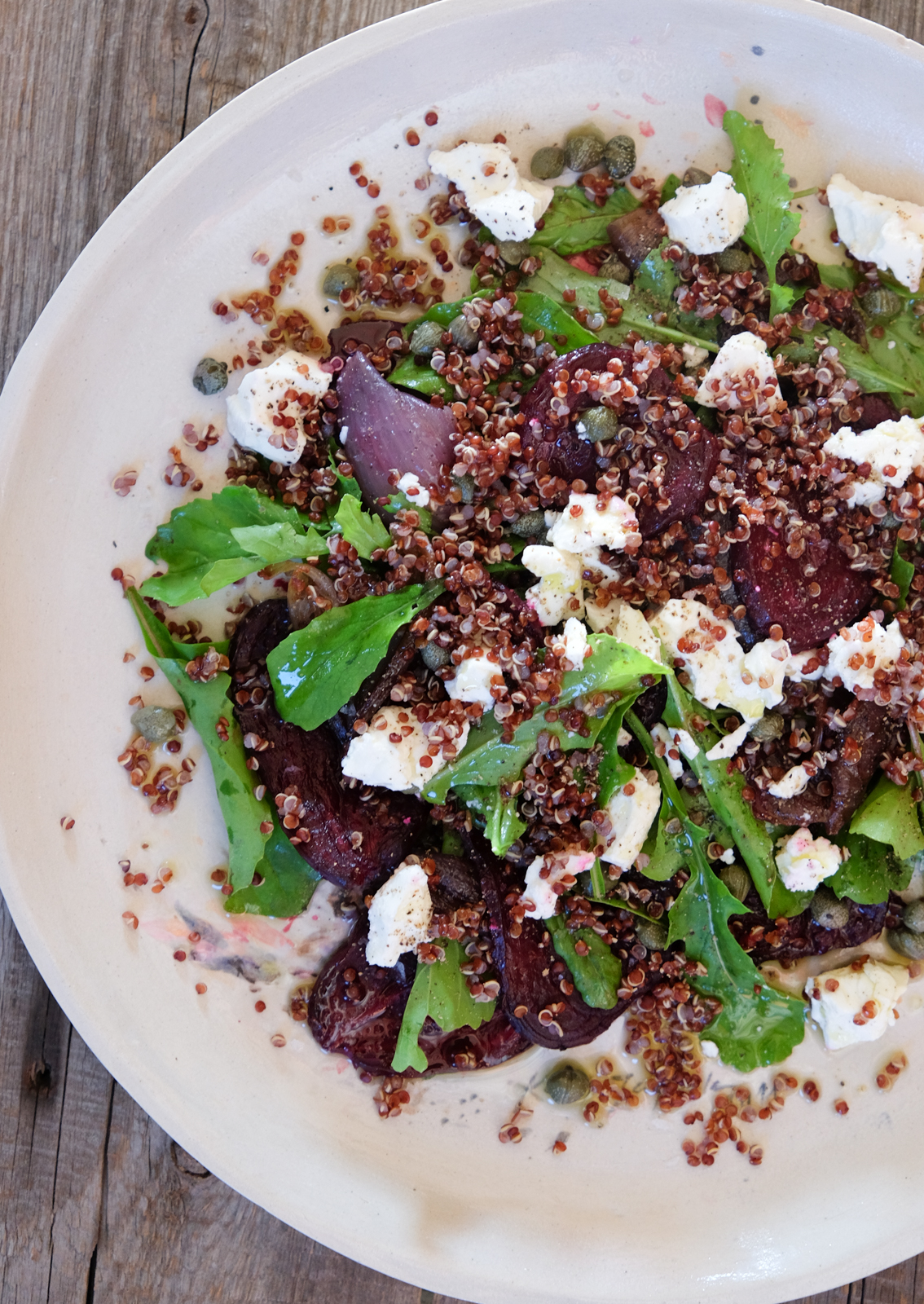 Aet köögis: Ahjupeedi ja punase sibula salat punase kinoaga