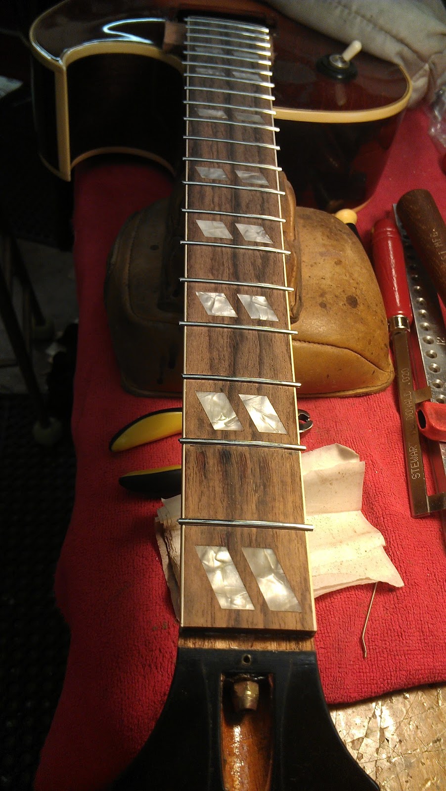 Guitar Snob: Fret Job Gibson ES-175 (1971) by Gryphon Stringed instruments