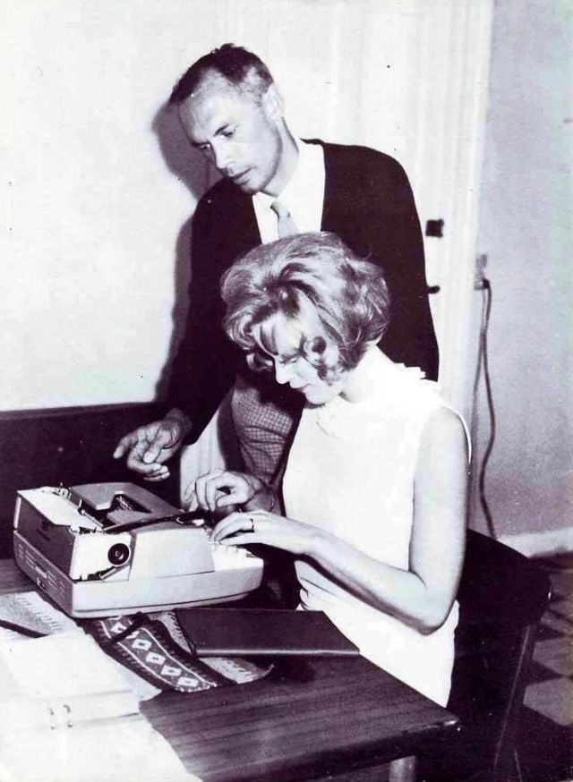 At the Office: 36 Interesting Pics Show How Work Has Changed Since the ...