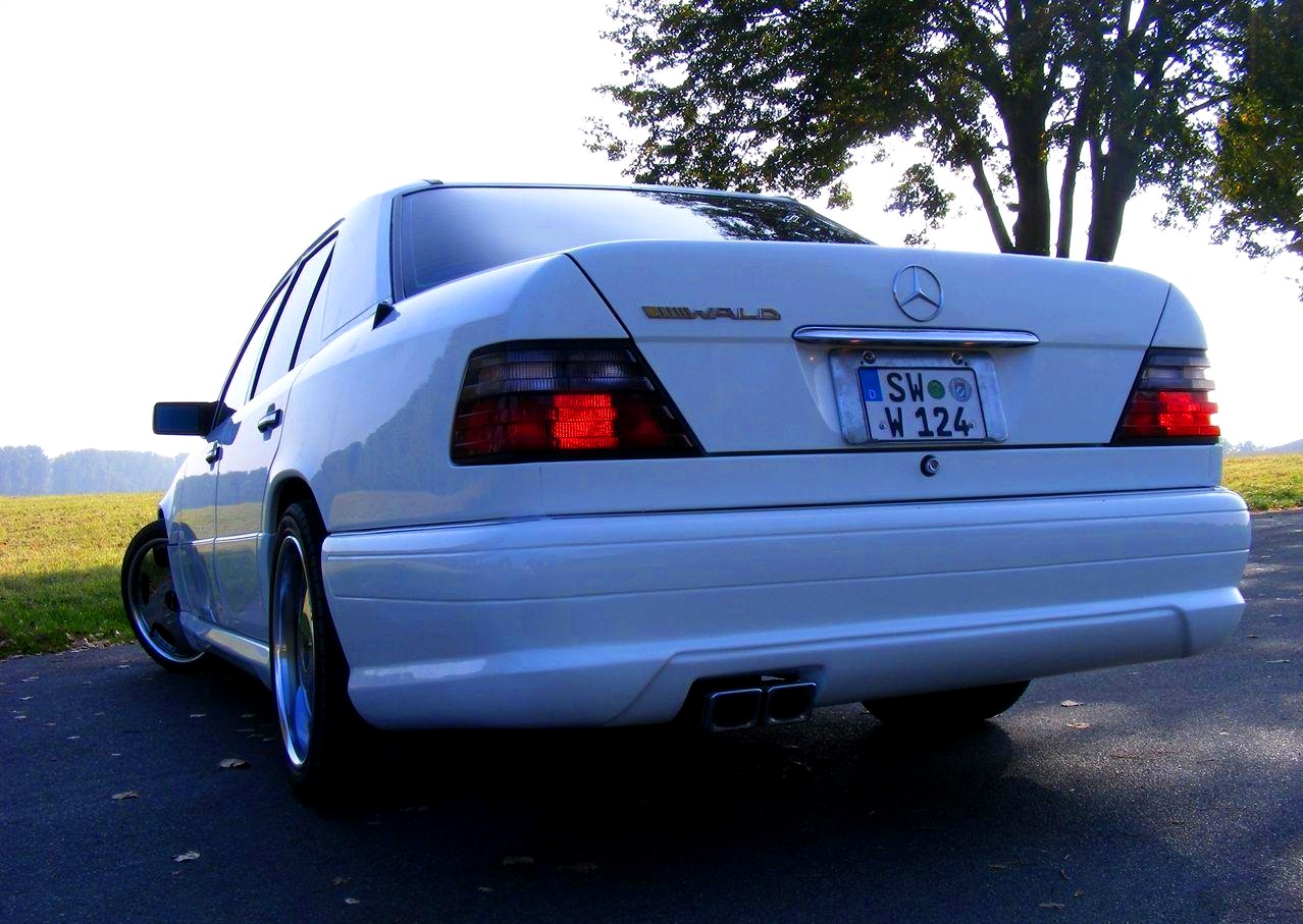 Mercedes-Benz W124 WALD BODYKIT | BENZTUNING