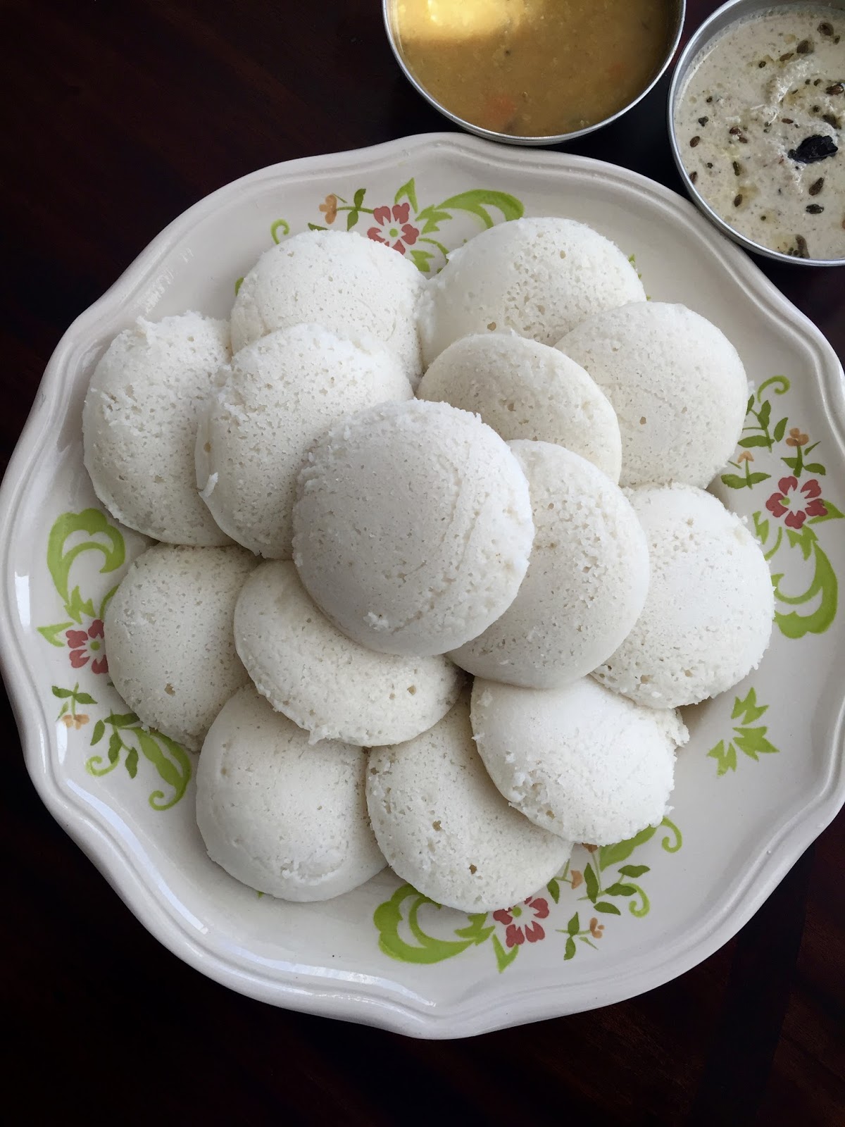 Idli (Steamed Lentil Cakes) | For a Healthy Lifestyle Veggibites
