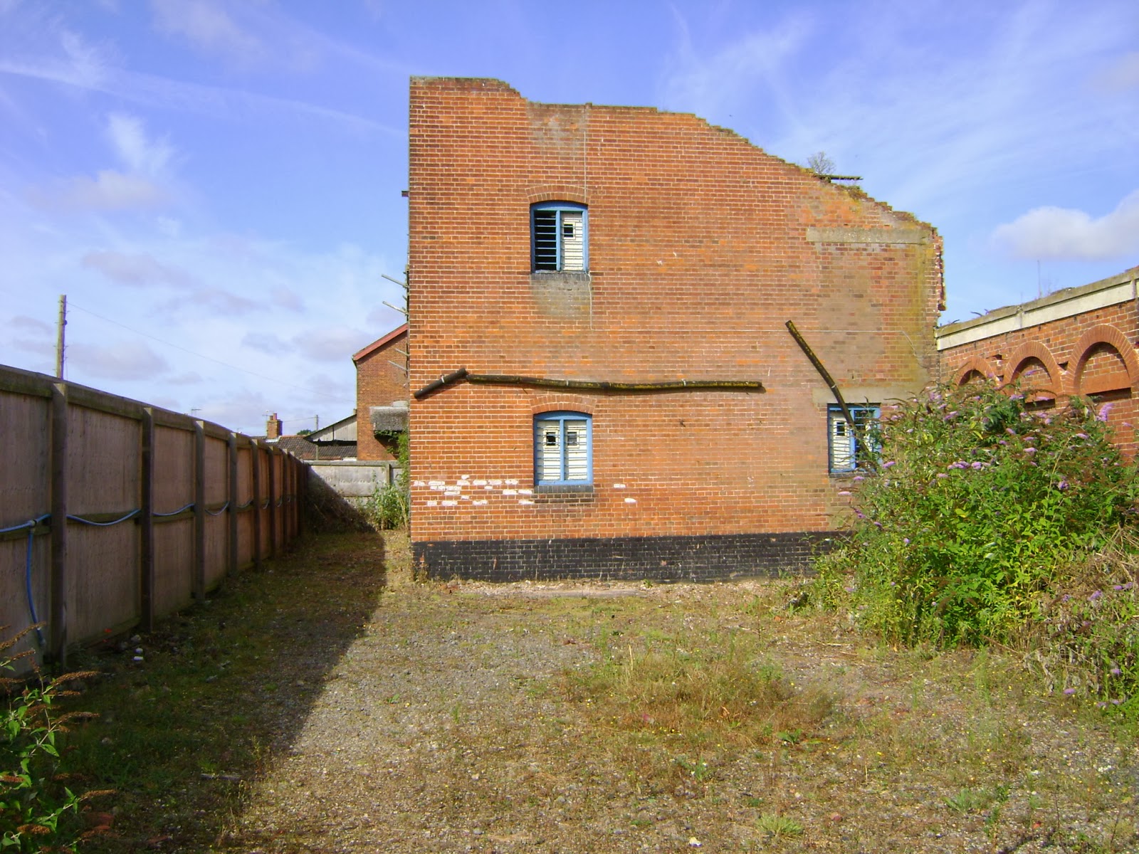American Memorials in Norfolk & Suffolk: Ditchingham Bricks