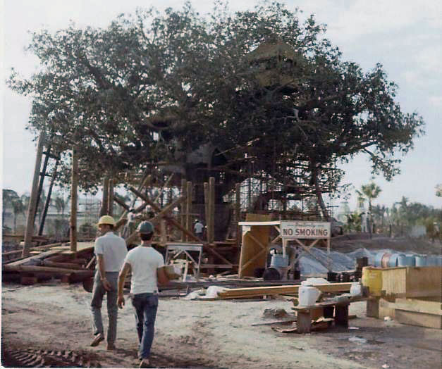 Disney Avenue: 13 RARE and AMAZING Magic Kingdom Construction Photos ...